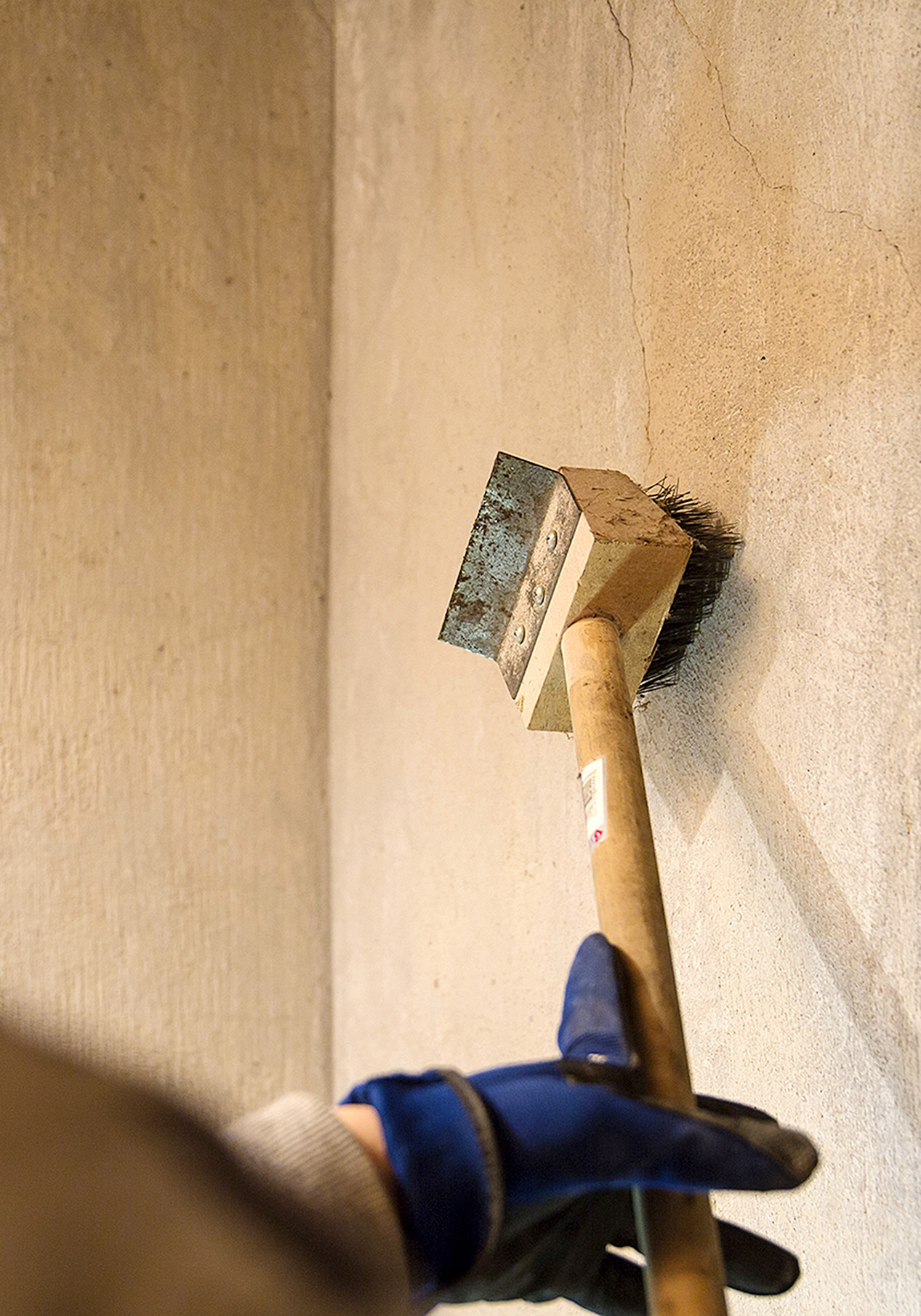 Saunan palomuurin pinnoitus antiikkilaastilla | Meillä kotona